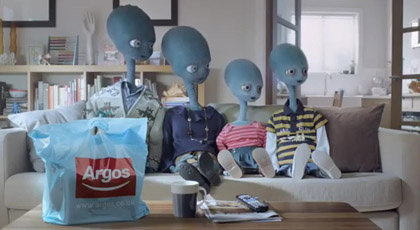Aliens Go Holiday Shopping