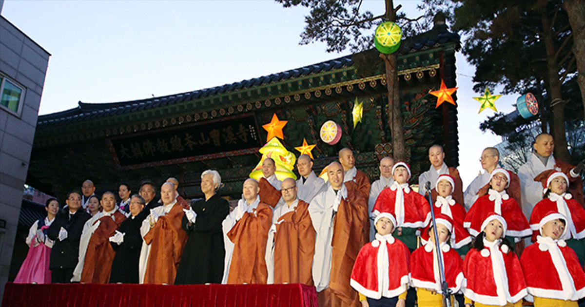 VOA 60 WORLD: Buddhists Celebrate With Christmas Trees in So