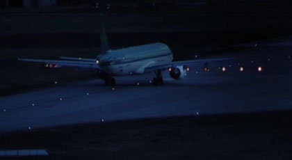 Landing Traffic at Intersecting Runways