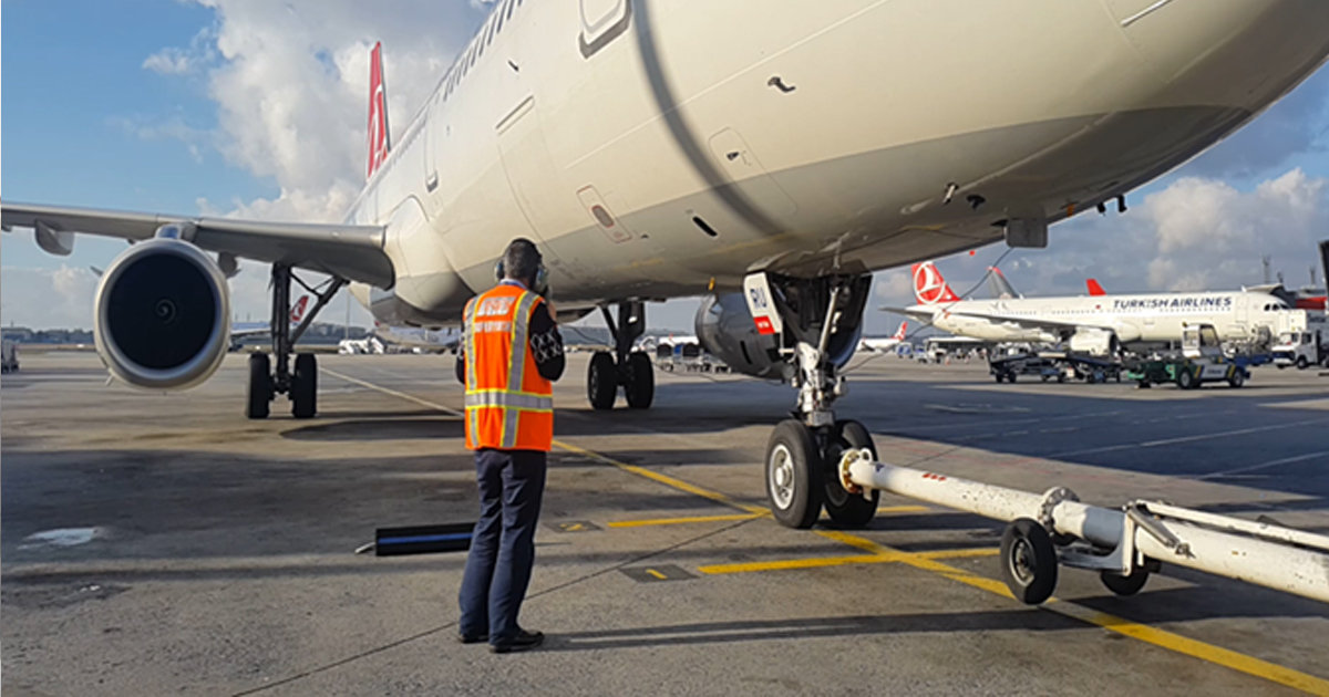 Pushback With Towbar