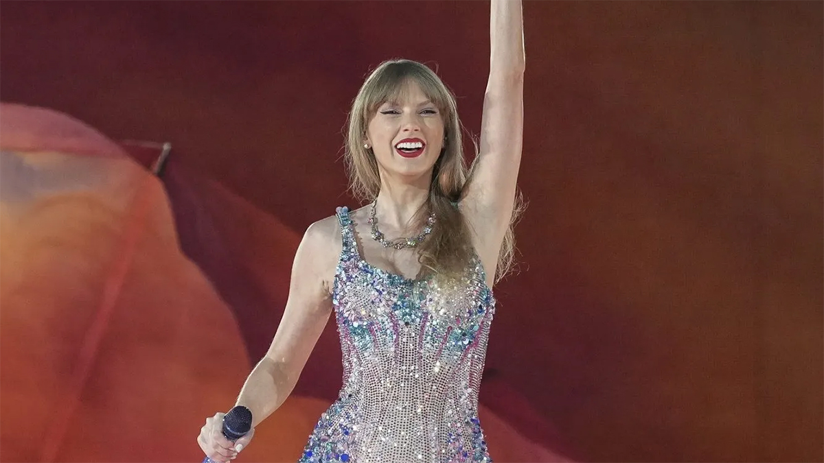 Taylor Swift Welcomes Fans at Tokyo Concert